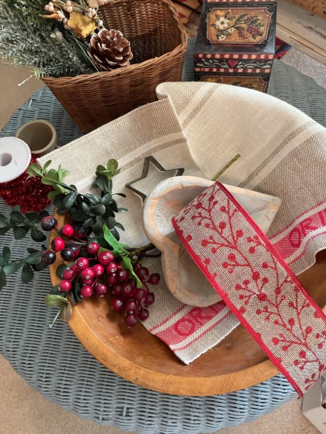 Festive Holiday Sugar Mold Decorating Ideas - From Farmhouse to Florida